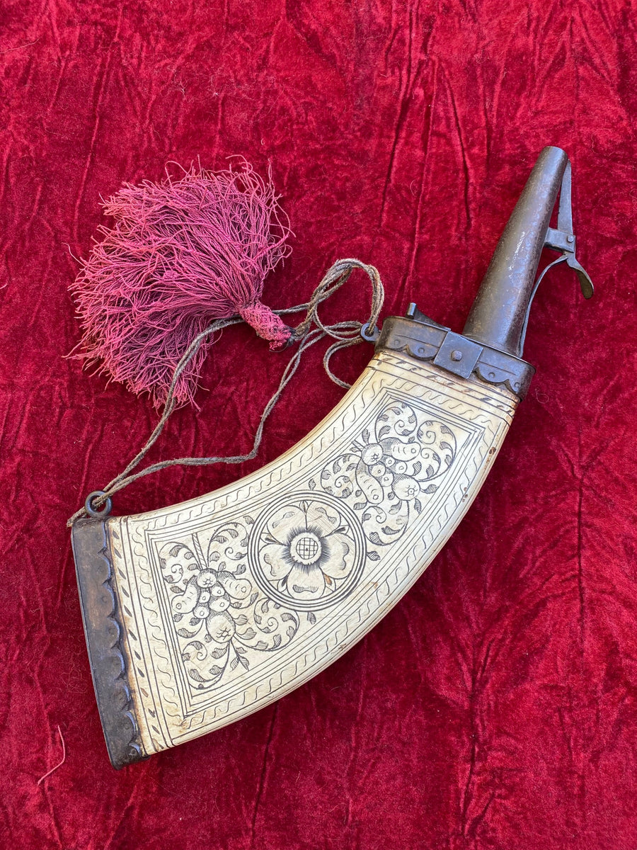 A Wonderful Antique 17th Century European Wheel-Lock Powder Flask ...